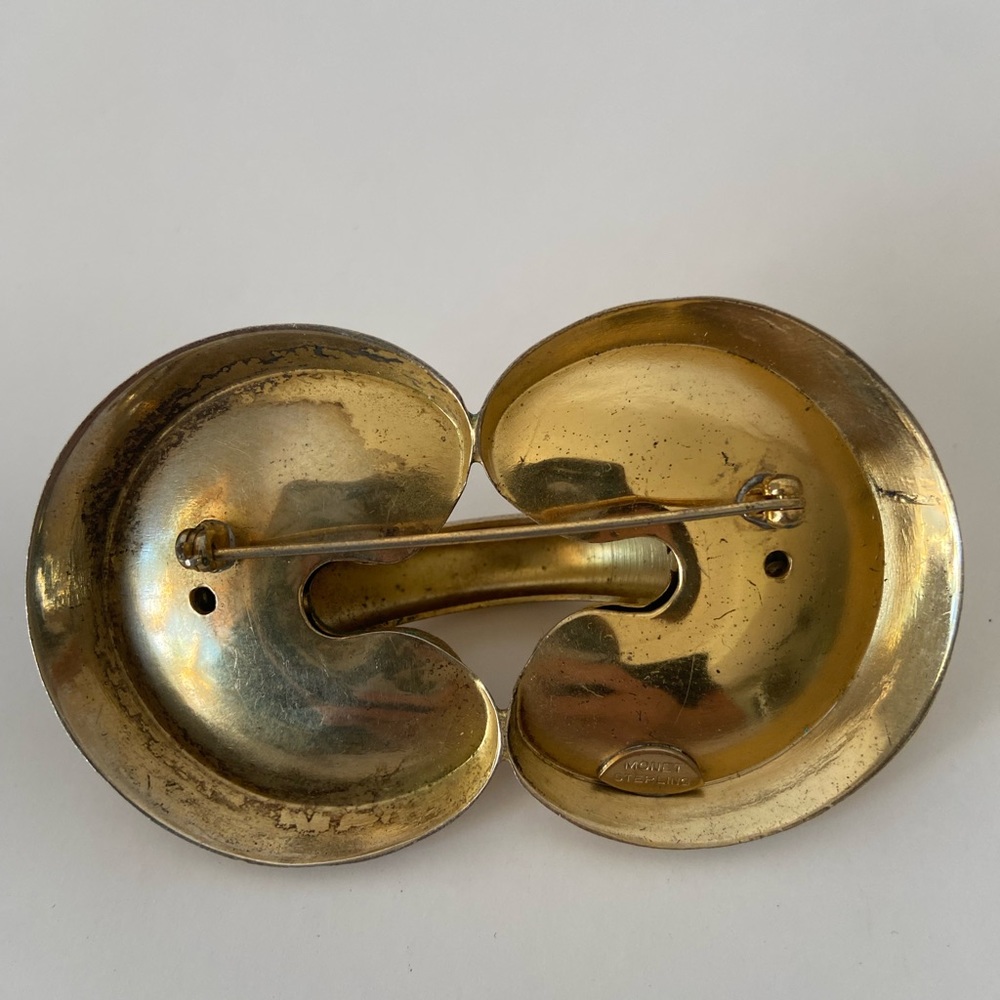 Vintage Monet Gold Metal Retro Brooch - Gem
